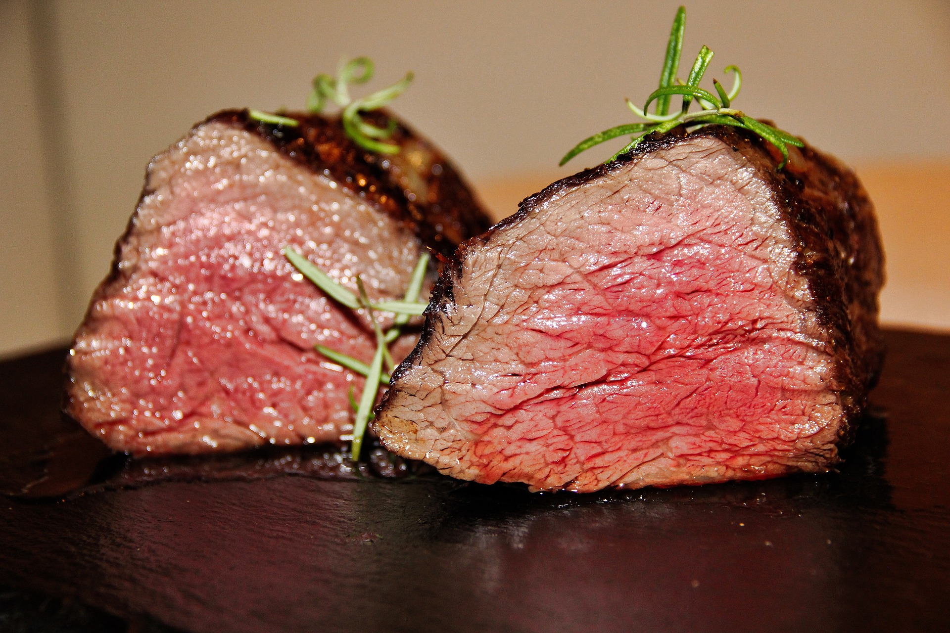 Black Angus Filet Mignon Steaks - Buy Online | Foraged
